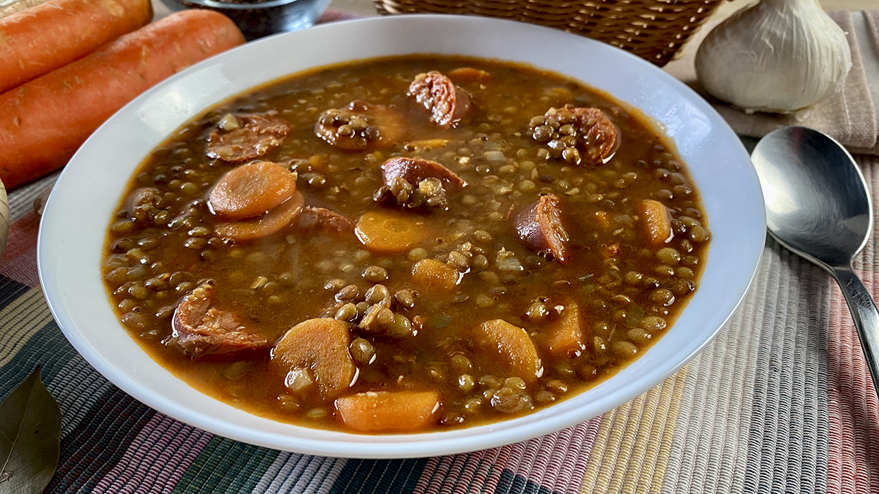 Lentejas estofadas, receta tradicional con videos paso a paso