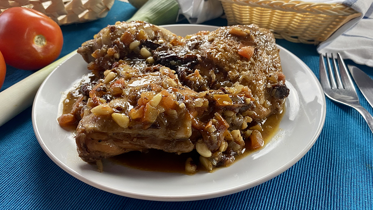 Pollo con ciruelas, receta con videos paso a paso
