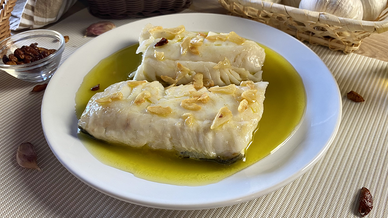 Bacalao al pil pil, receta de la cocina vasca con videos paso a paso