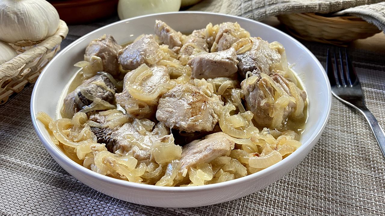 Bonito encebollado, receta tradicional con videos paso a paso