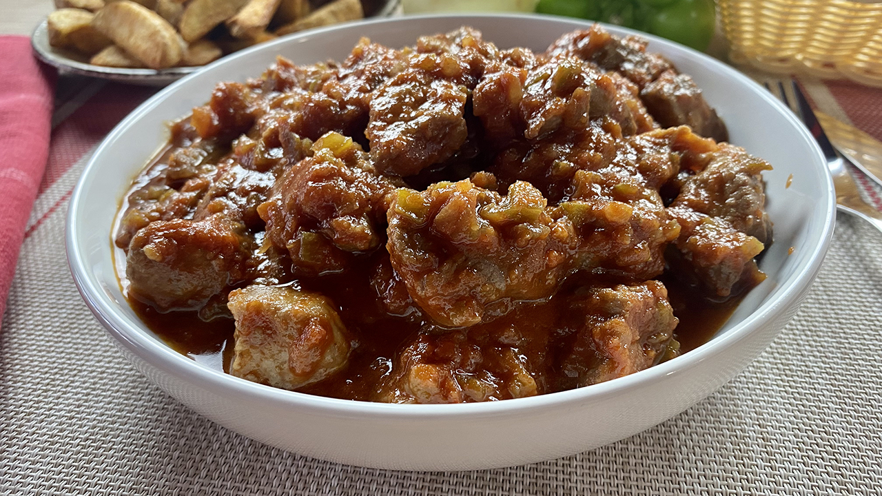 Magras con tomate, plato tradicional de la cocina española con videos ...